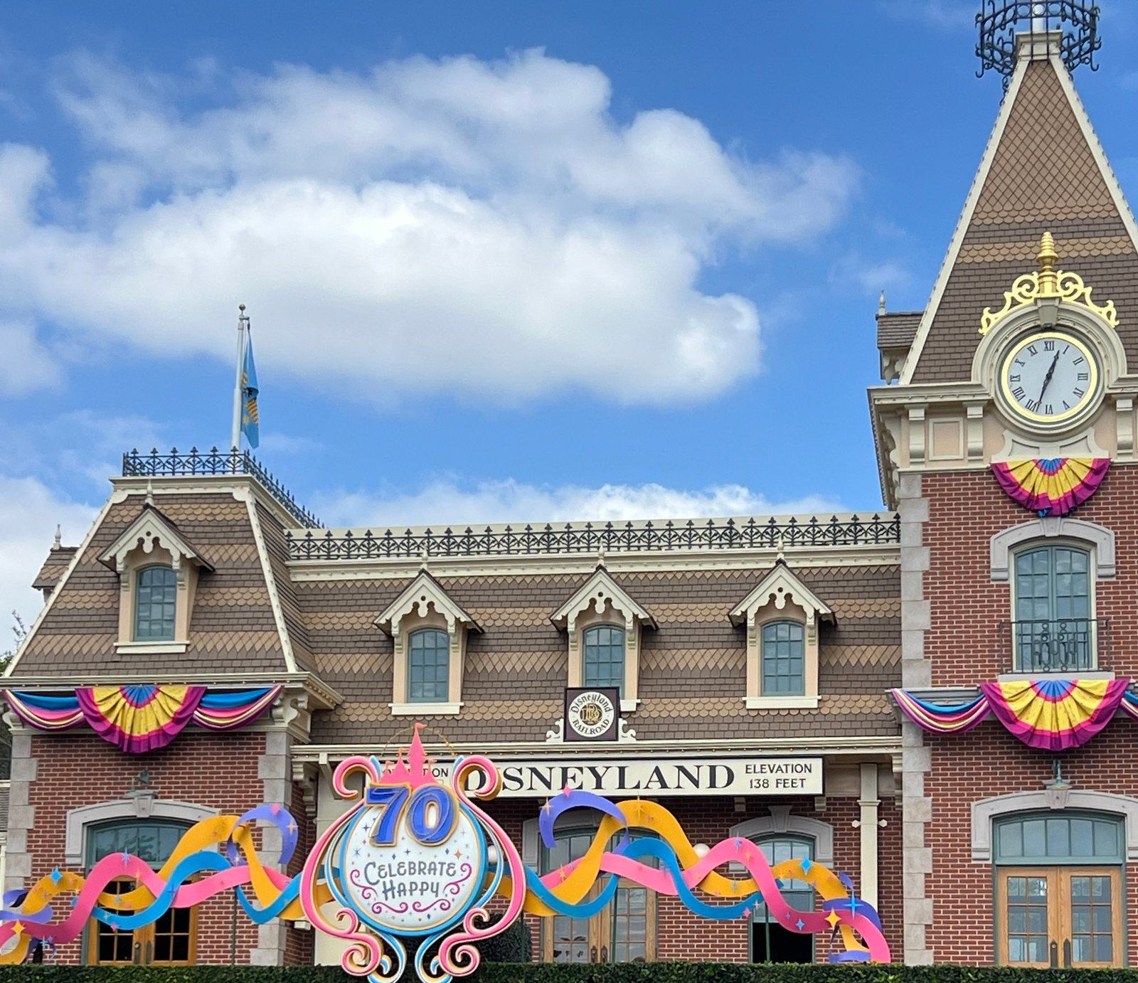 Sunday Savings Series: Win a Disneyland Vacation From Disney+ Perks ...