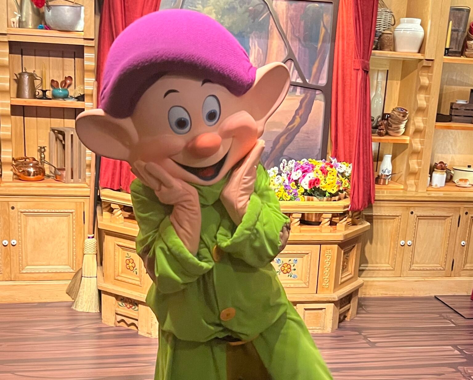 V.I.Passholder Summer Days Character Greetings! - Disney Over 50