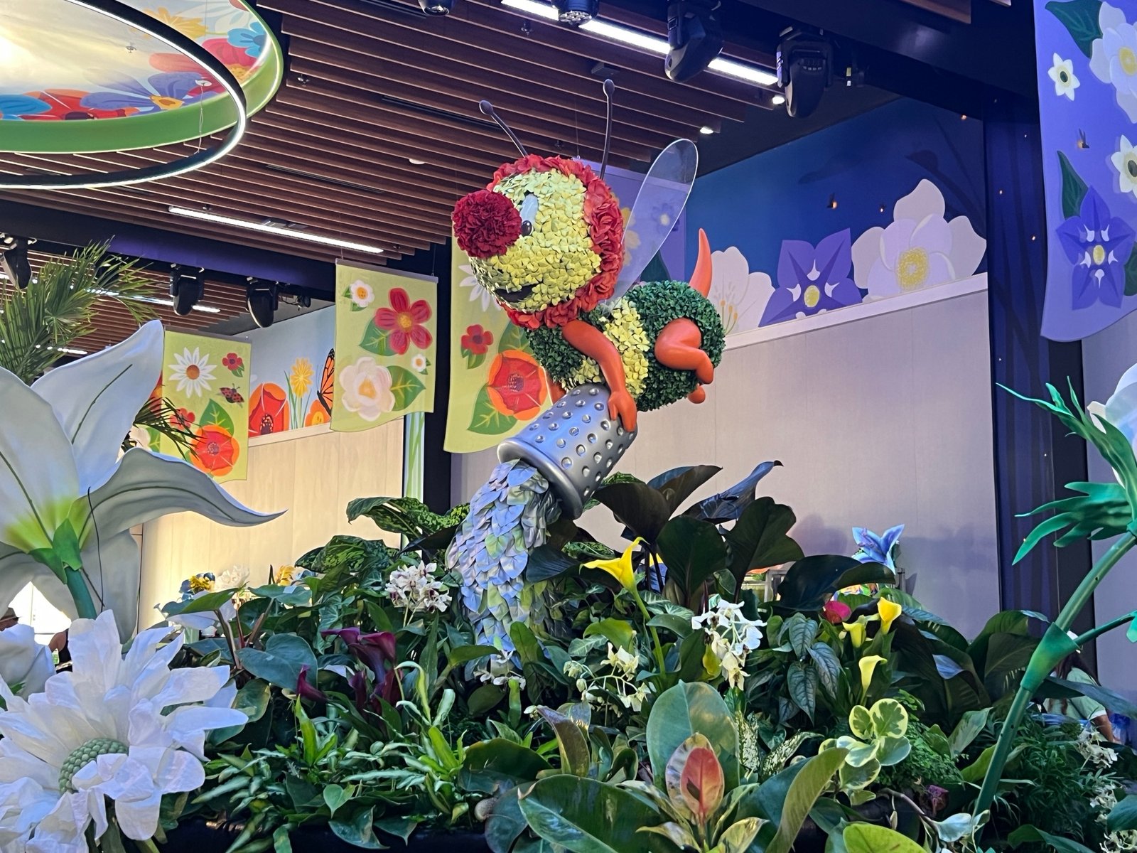 Ten Second Tip: Flight of the Bumblebee - Disney Over 50